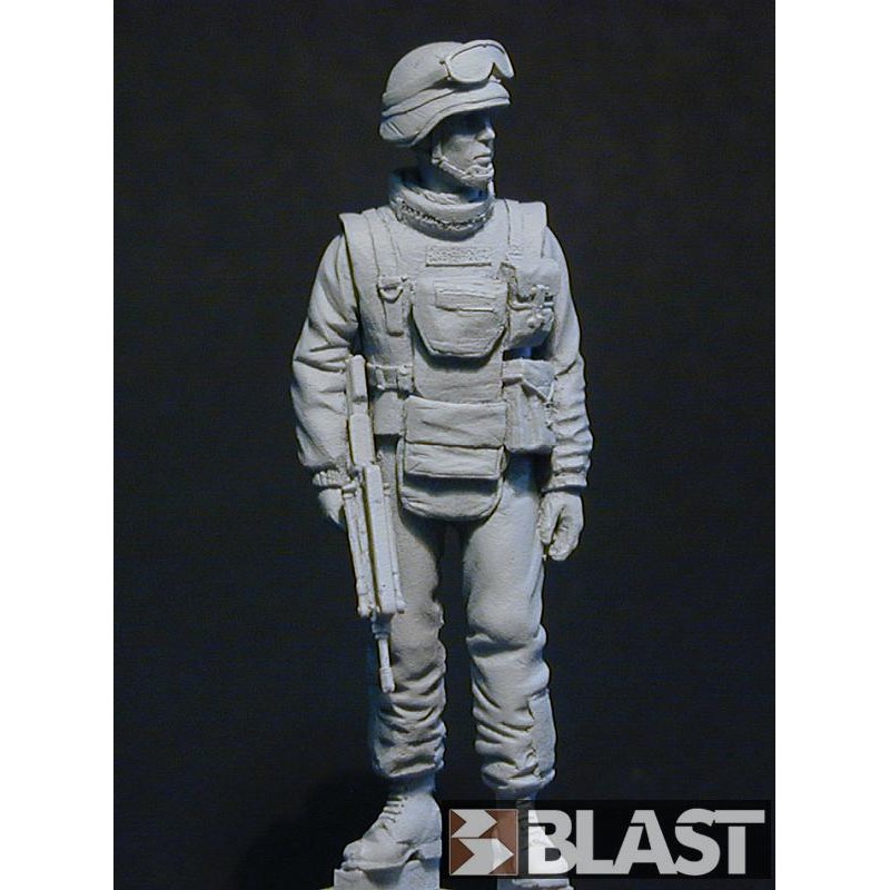 BL35081F FRENCH TANK CREW 2000*