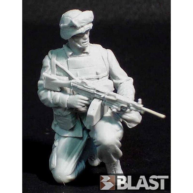 BL35088F - US SOLDIER WITH MINIMI OIF N4 IRAQ 2004