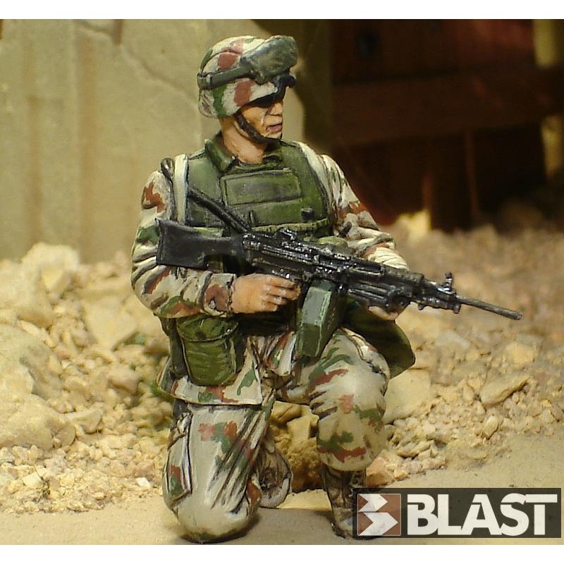 BL35088F - US SOLDIER WITH MINIMI OIF N4 IRAQ 2004